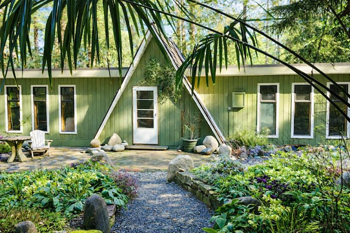 Ooak Private Forest Zen Garden Island  Suite - Salt Spring Island
