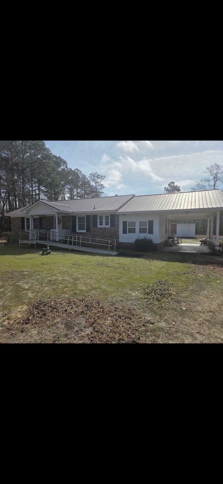 Quiet & Cozy Home
Away From Home | 2br/ 1ba - Dillon, SC