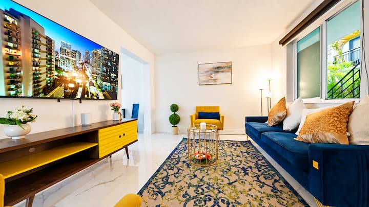 Free Parking | Near From Brickell And Calle Ocho - Miami, FL