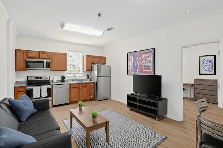 Modern & Cozy Getaway With Pool & Gym Near Ole Mis - Oxford, MS