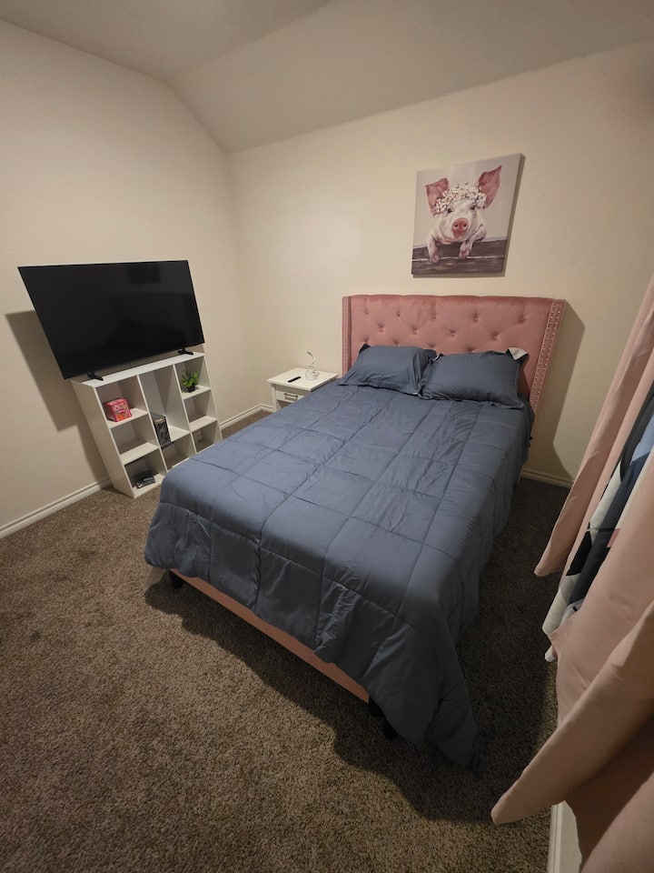 Cozy Private Bedroom #1 Inside Spacious 4-br Home - Rockwall, TX