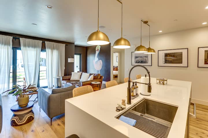 Walk To Beach! Condo W/ Shared Rooftop Patio - 歐申賽德