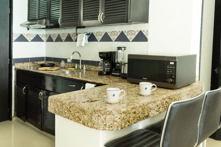 Beachfront Thalassa Studio, Oceanview - Cancún