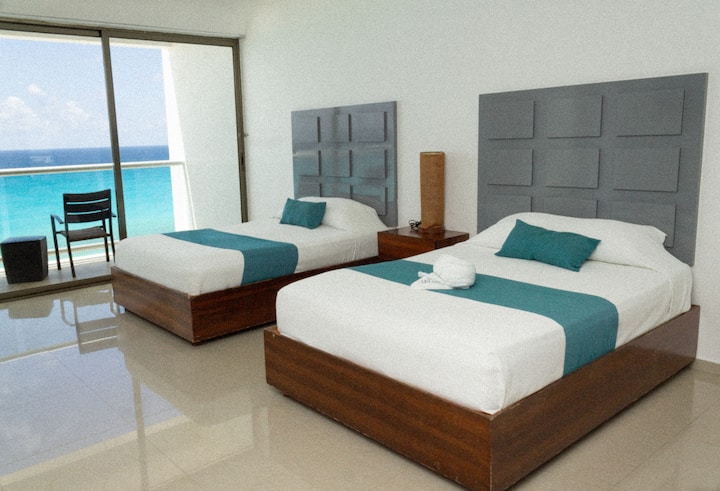 Beachfront Thalassa Studio, Oceanview - Cancún
