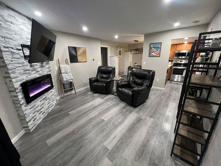 Newly Renovated 2 Bed 2 Bath Condo Near Chatfield - Littleton, CO