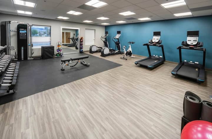 Stylish 2 Separate Hotel Suites W/ Breakfast - Santa Maria, CA