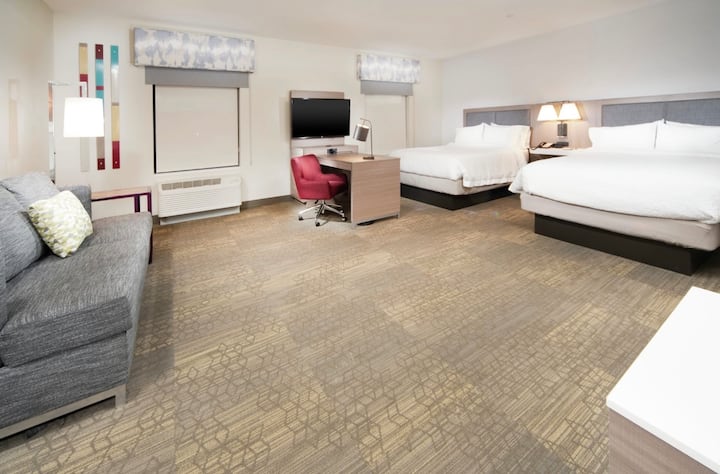 Stylish 2 Queen Sofa Bed Hotel Suite W/ Breakfast - Santa Maria, CA