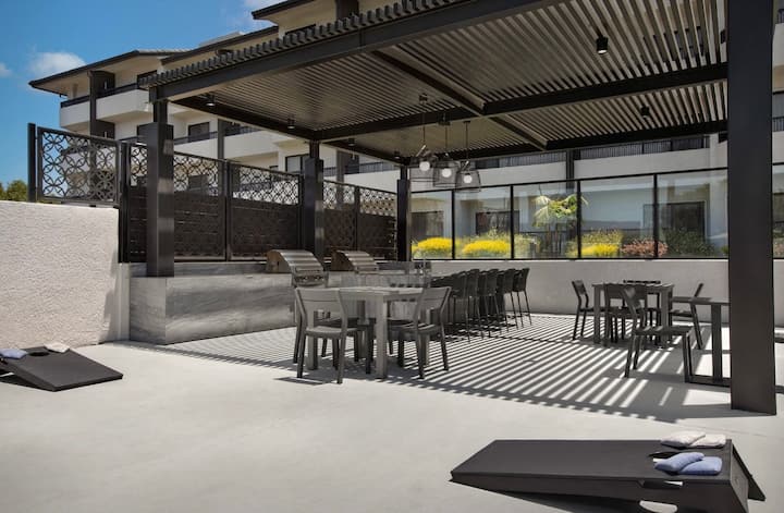 Stylish 2 Queen Hotel Kitchen Suite W/ Breakfast - Santa Maria, CA