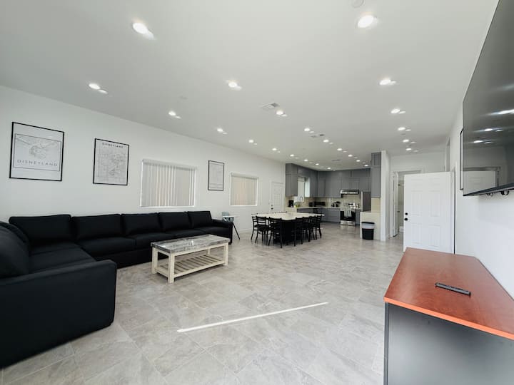 New Grand Luxury Home Near Disneyland Town - Buena Park, CA