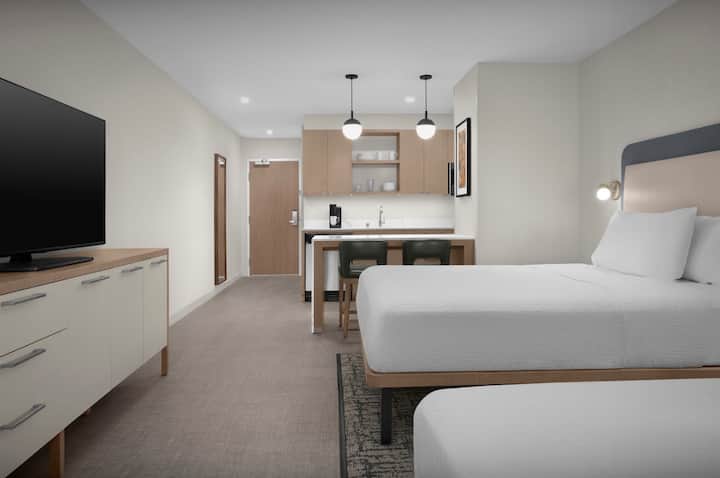 Stylish 2 Queen Hotel Kitchen Suite W/ Breakfast - Santa Maria, CA