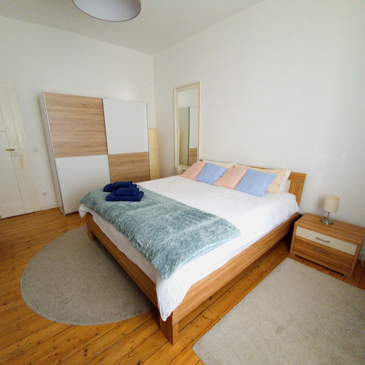 Blue Island In Bright Altbau, Work Or Study 500mbs - Mannheim