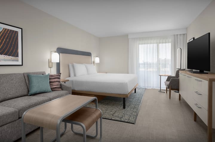 Stylish 1 King Hotel Kitchen Suite W/ Breakfast - Santa Maria, CA