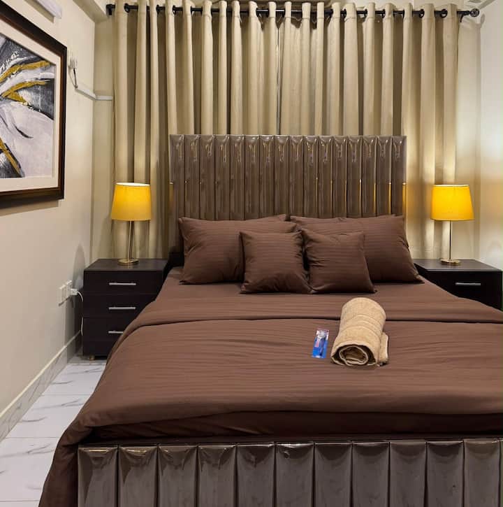 Beautifully Maintained Studio Apartment. - Karachi