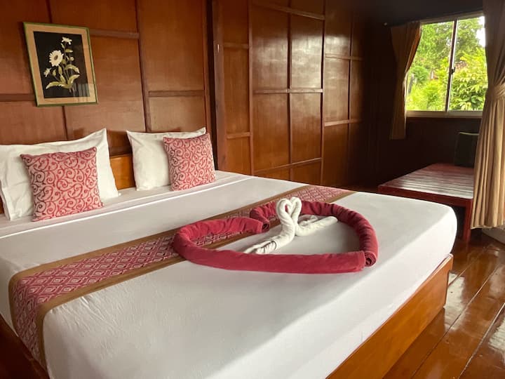Sea-facing Bungalow For Two - Ko Phi Phi Don