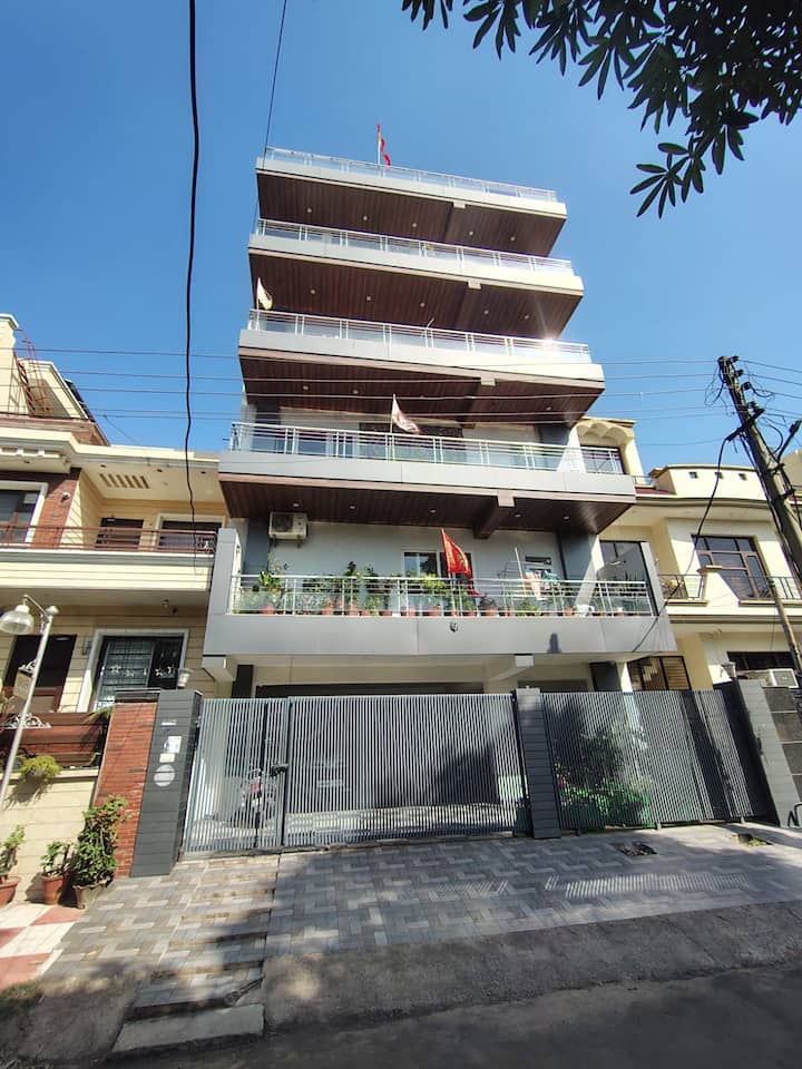 The Sunken Aura L Luxe 3bhk Family Retreat - Chandigarh