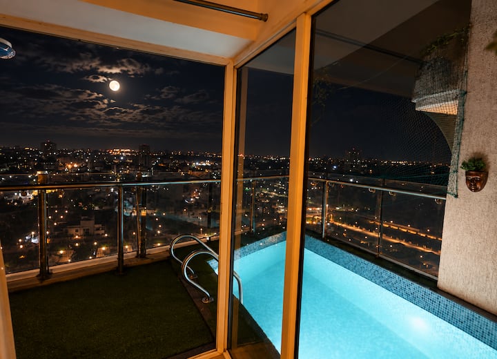 Skyline Suite (Private Pool On 17th Floor) - Indore