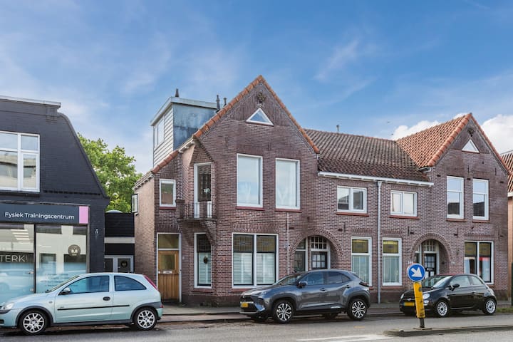 Sfeervolle Maisonnette Met Uitzicht Op De Kerk - Heiloo