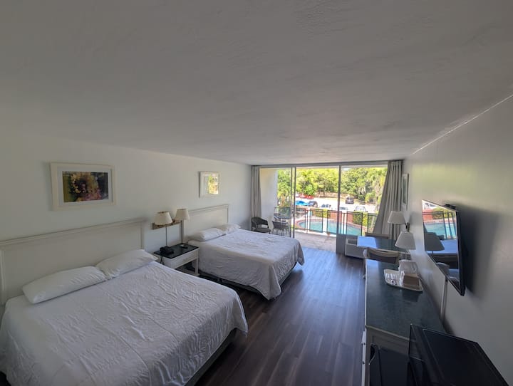 Comfy Room With 2 Queen Beds - Coral Gables, FL