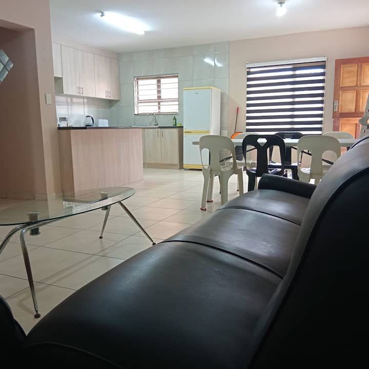 Essops Halaal Guest House - Lenasia