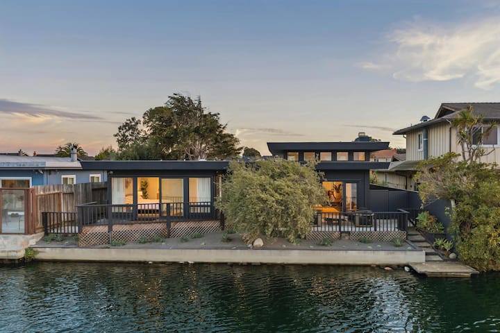 Luxury Lagoonfront Retreat | 3br, 3ba - Belmont, CA