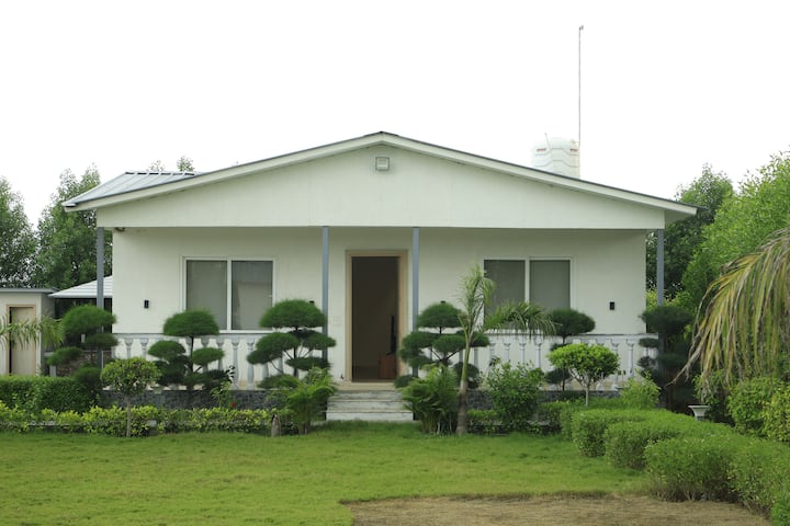 Kudrat Ke Pass, Sabse Khas 'शांत मन' Farm House - Faridabad