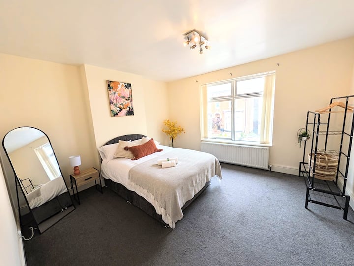 3 Bedroom Modern Apartment With Parking - Rudyard Lake