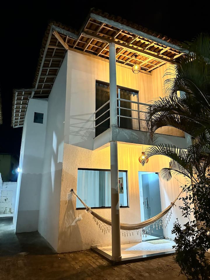 Casa Duplex Espaçosa Com Quintal E Garagem - Porto Seguro