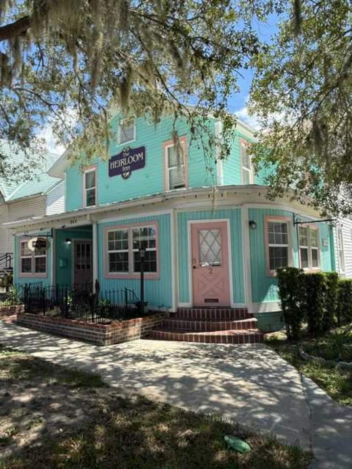 Inn At Mount Dora ~ Sapphire~ Central Downtown - Mount Dora, FL