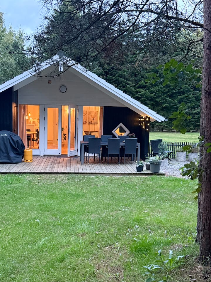 Hyggelig Sommerhus På Stor Naturgrund Ved Badesø - Denmark