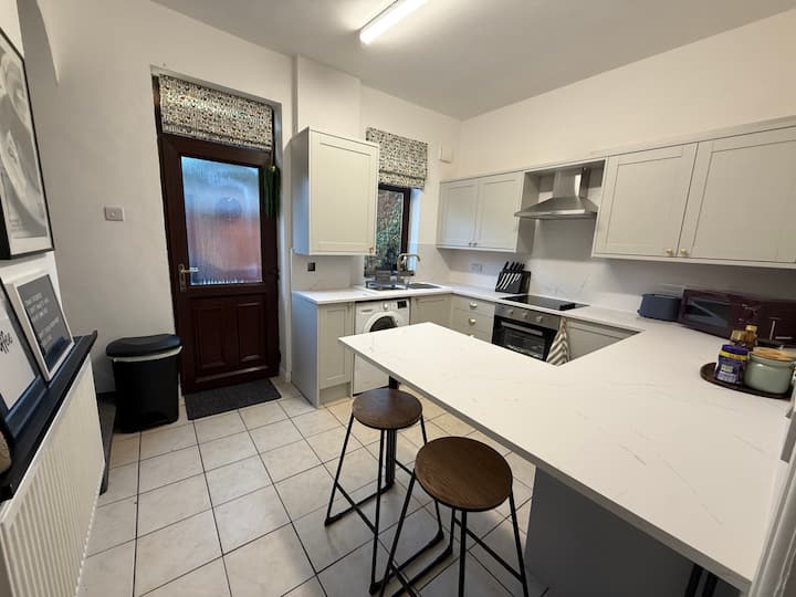 Warm And Welcoming Barnsley Home - Barnsley