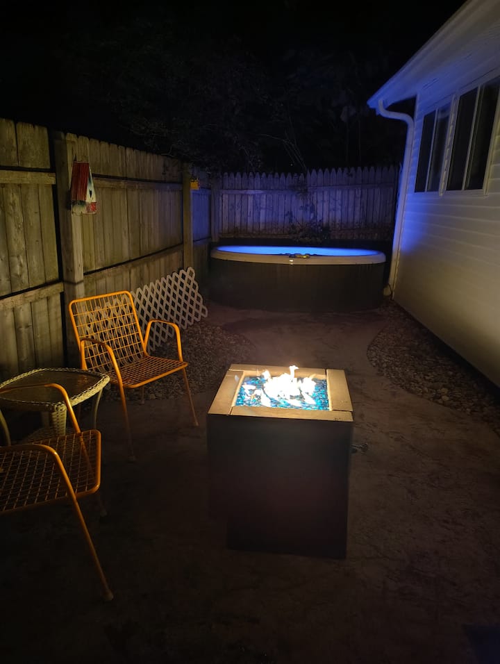 Cottage By Torch Lake Red Light Sauna And Hot Tub - 미시간