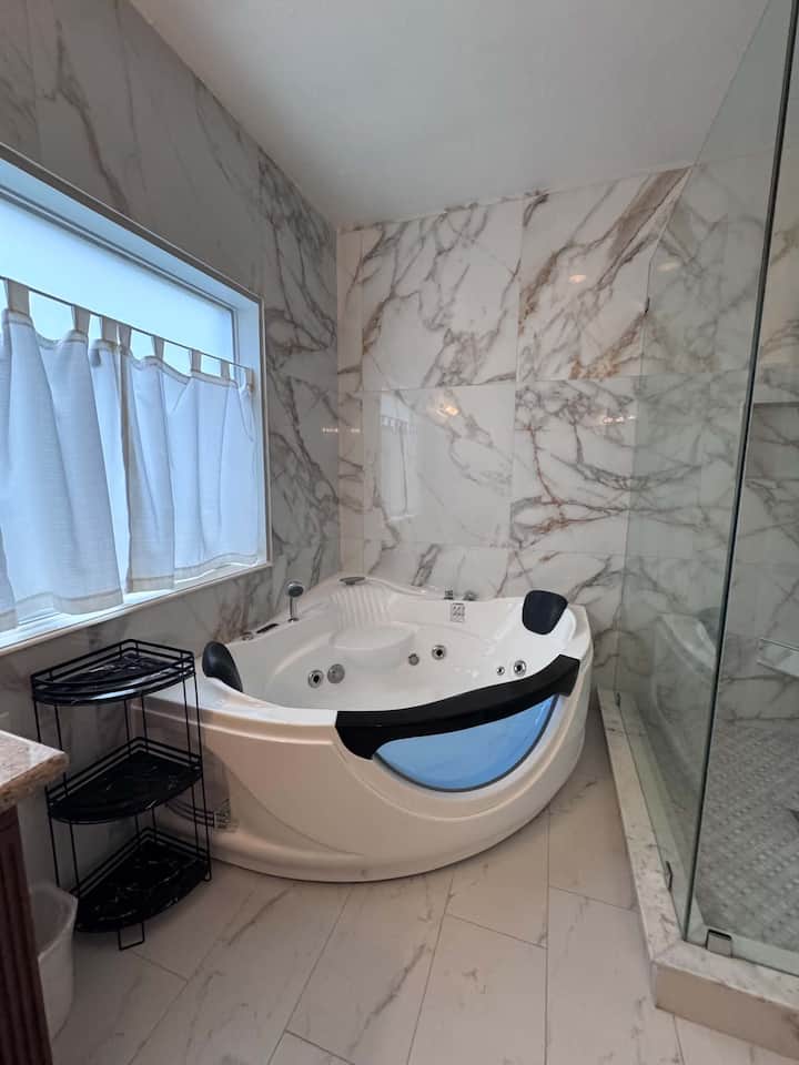 5br 6 Beds Fenced Backyard Big Loft Jet Bathtub - Allen, TX