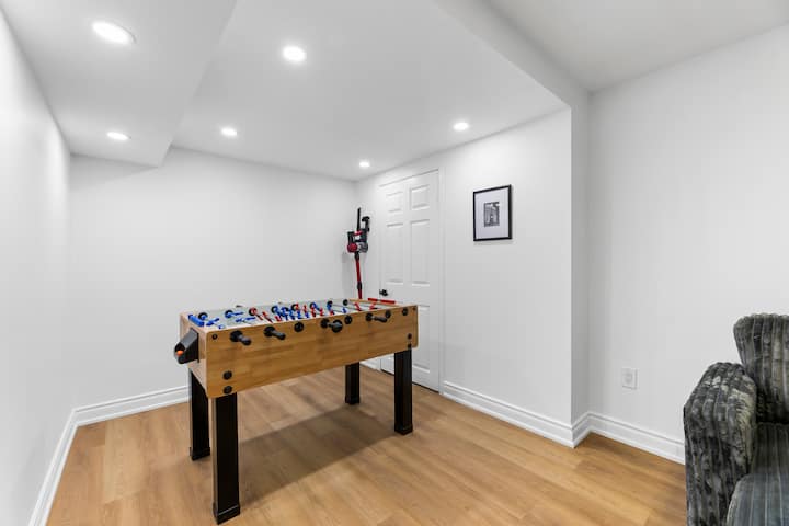 Daisy Hollow: Modern Apt 2b/1b, Kitchen, Parking! - Ajax