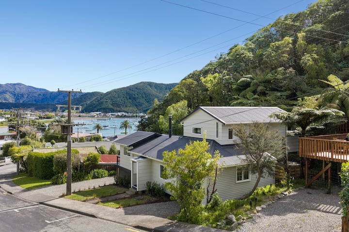 The Treehouse, Waikawa. - Picton