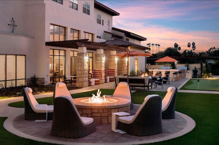 Modern 2 Bedroom Hotel Kitchen Suite W/ Breakfast - Santa Barbara, CA