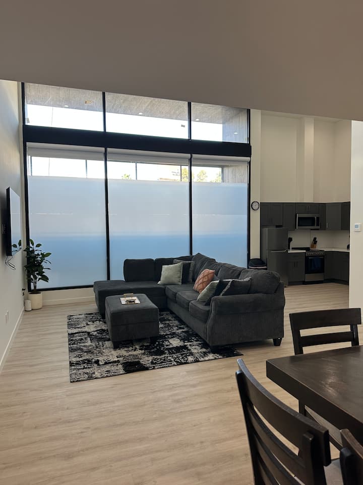Grand Hollywood Loft W/ Free Parking - West Hollywood, CA