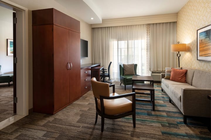 Spacious 1 Bedroom Hotel Suite - Goleta, CA