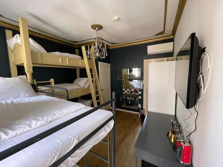 Five Person Private Room Ensuite - Amsterdam