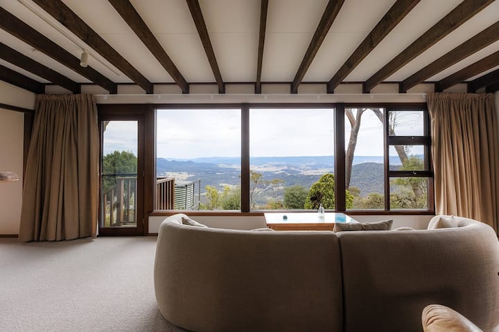 Moonya Retreat | Valley Views, Fireplace & Bbq - Blue Mountains