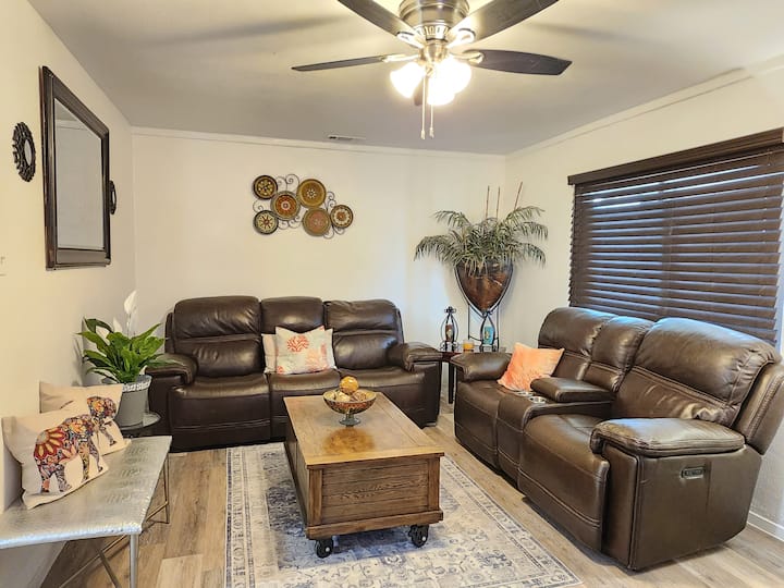 Your 5 Beds Home Away From Home. 4 Bedrooms, 2.5b - Hobbs, NM