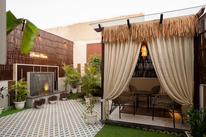 Aurum Manor | 4br Jacuzzi Theatre Rooftop - Jaipur