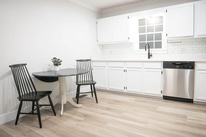 High Point Of The Triad Stay (Newly Renovated) - High Point, NC