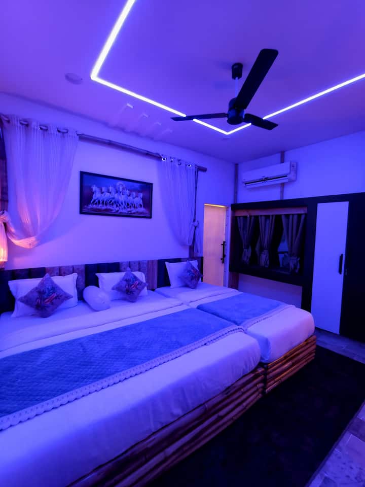 Stayguru Usha Residency -Super Deluxe Triple Bed - 普傑市