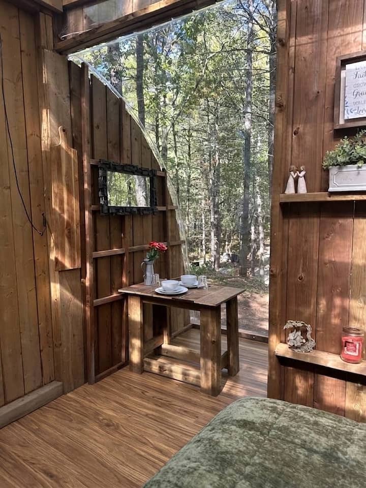 The Lookout Nook | Off-grid Forest Cabin - Gravenhurst