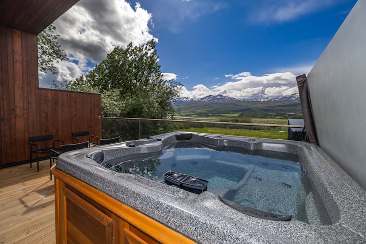 Wheelchair-accessible 2br/2ba W. Hottub - Akureyri - Island