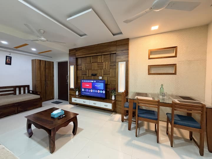 Professionally Maintained 2bhk Balewadi High Strt - Pune