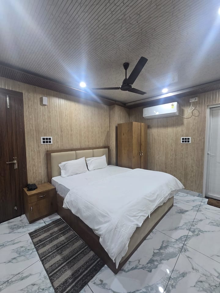 Elegant Guest House| Comfortable & Clean - Kanpur