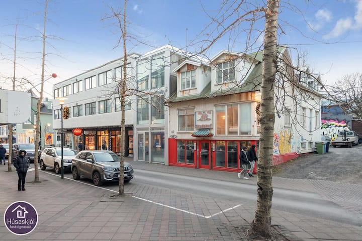 Private Room For 3-4 Persons | Downtown Reykjavik - Reykjavík