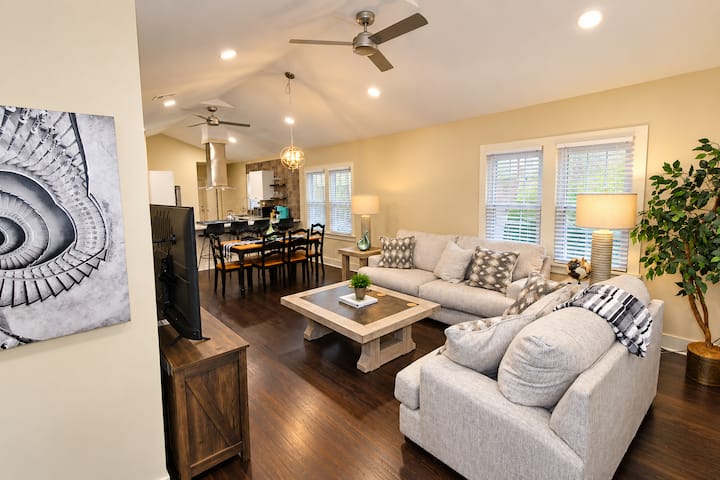 Stylish 3br | Near Downtown In Owen Park | Fenced - Tulsa, OK