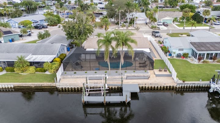 Waterfront Escape | Heated Pool Kayaks & Boat Lift - Apollo Beach, FL